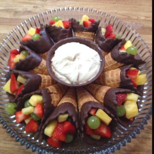 20+ Cute Fruit and Veggie Trays | NoBiggie